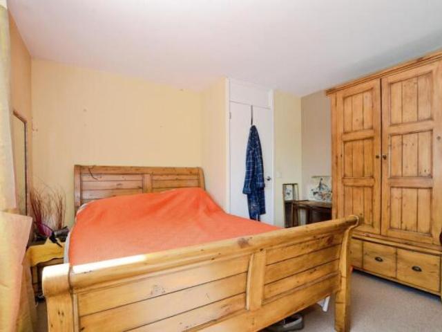 4 bedroom terraced house for sale in Gaydon Lane, London, NW9