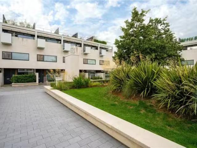 4 bedroom terraced house for sale in Gabriel Square, St. Alban.