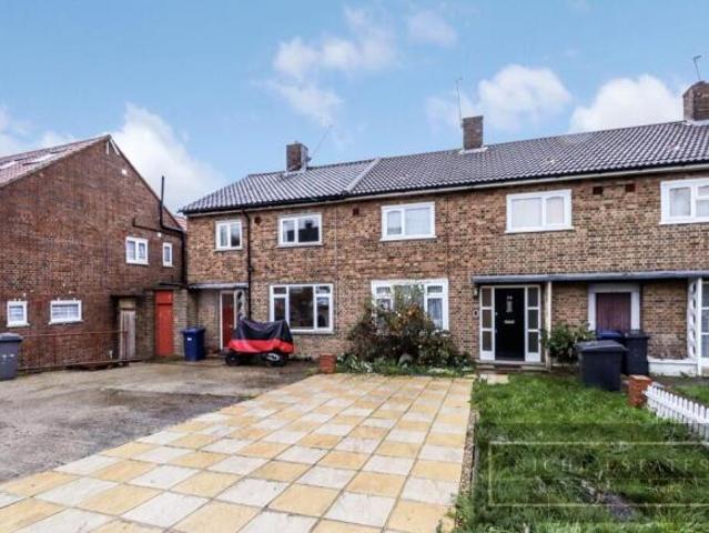 4 bedroom terraced house for sale in George Crescent, Muswell Hill, London, N10
