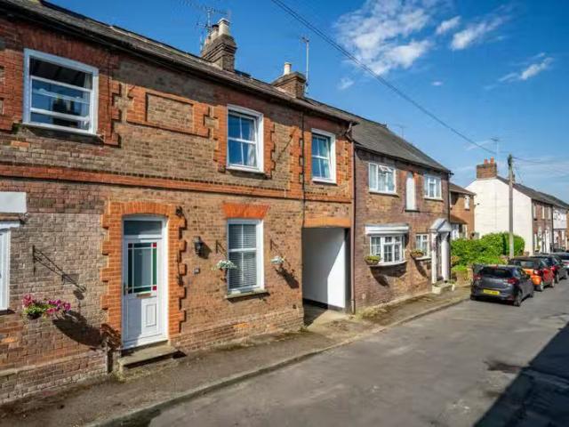 4 bedroom terraced house for sale in George Street, Markyate.