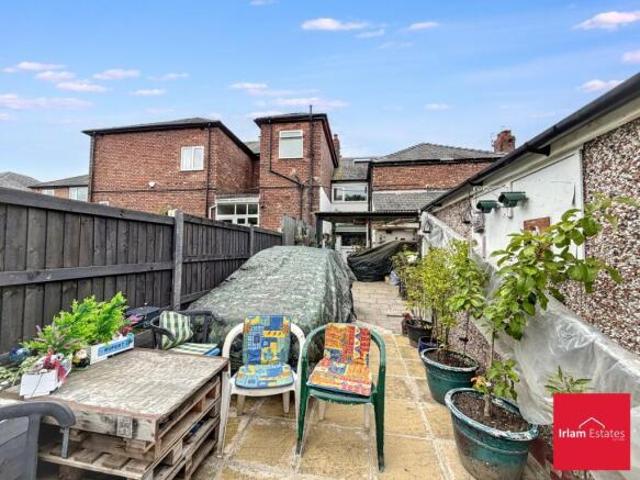 4 bedroom terraced house for sale in Glazebrook Lane, Glazebrook, WA3