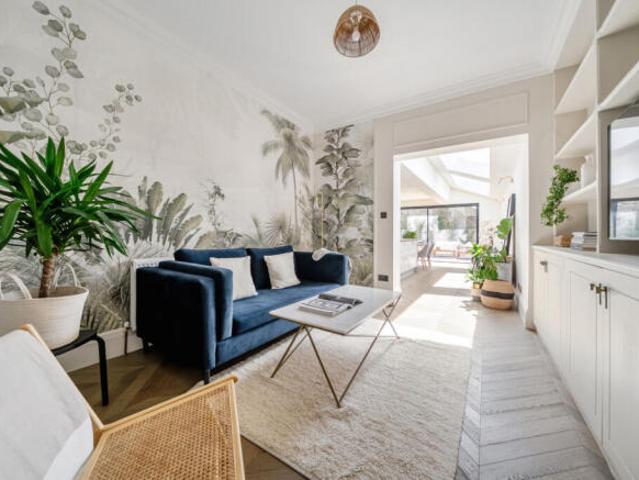 4 bedroom terraced house for sale in Glebe Road, Bromley, BR1