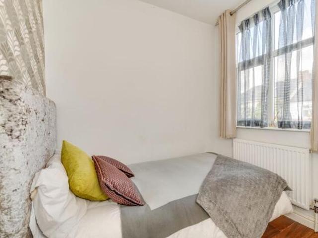4 bedroom terraced house for sale in Glenalmond Road, Greystones, S11