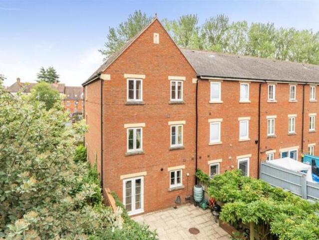 4 bedroom terraced house for sale in Gras Lawn, Exeter, EX2