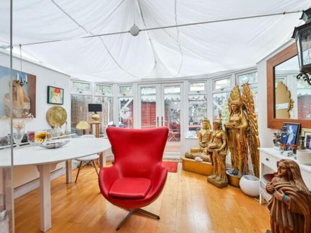 4 bedroom terraced house for sale in Greenham Close, Waterloo, London, SE1