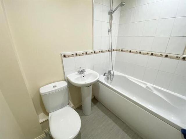 4 bedroom terraced house for sale in Greenlea Court, Huddersfield, HD5