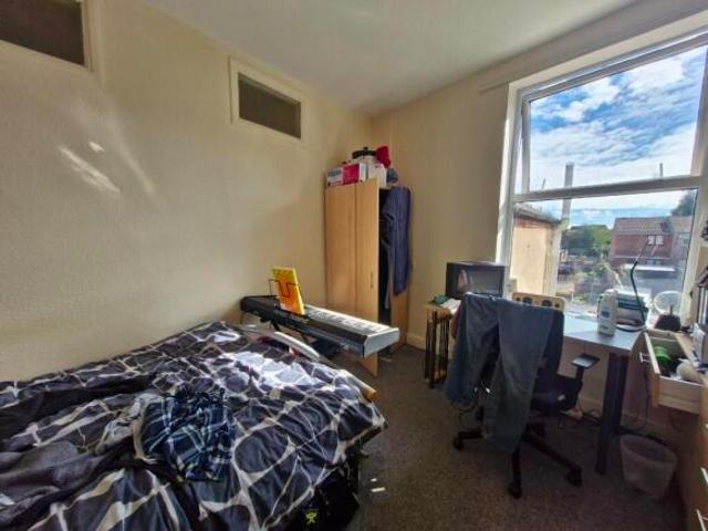 4 bedroom terraced house for sale in Grove Road, Nottingham, Nottinghamshire, NG7