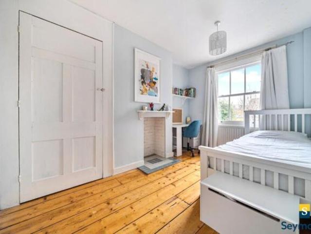 4 bedroom terraced house for sale in Dapdune Road, Guildford, Surrey, GU1