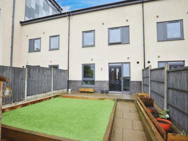 4 bedroom terraced house for sale in De Normanville Avenue, Leamington Spa, CV31
