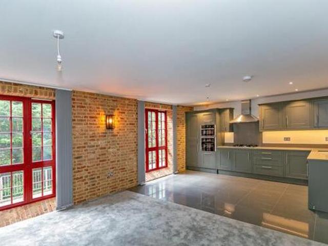 4 Bedroom Terraced House For Sale In Deanshanger, Milton Keynes