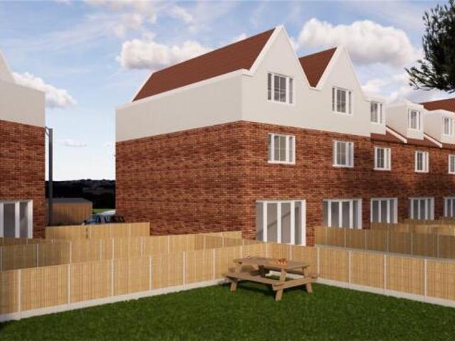 4 bedroom terraced house for sale in Dee Road, Tilehurst, Reading, Berkshire, RG30