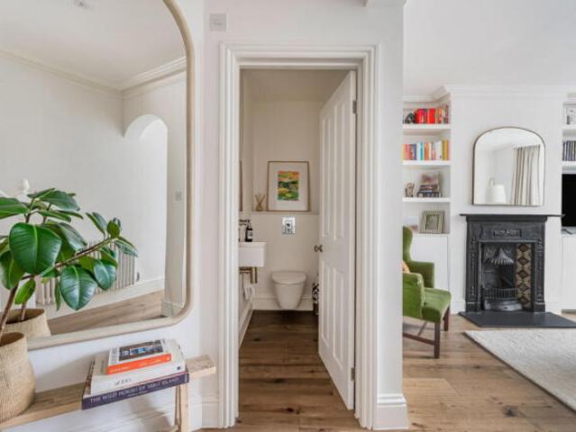 4 bedroom terraced house for sale in Denzil Road, Guildford, GU2