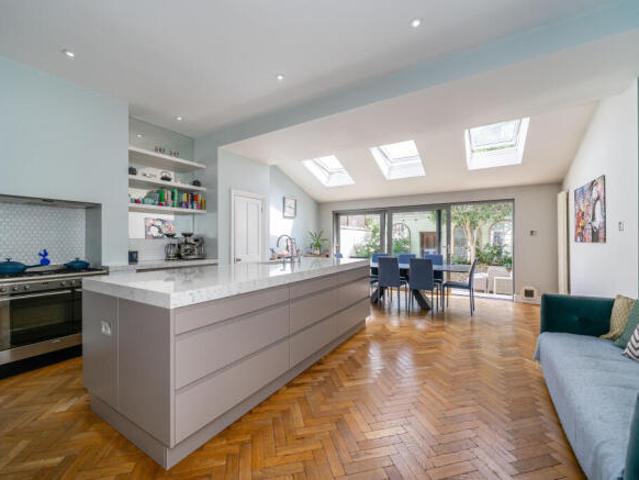 4 bedroom terraced house for sale in Drayton Road, Ealing, W13