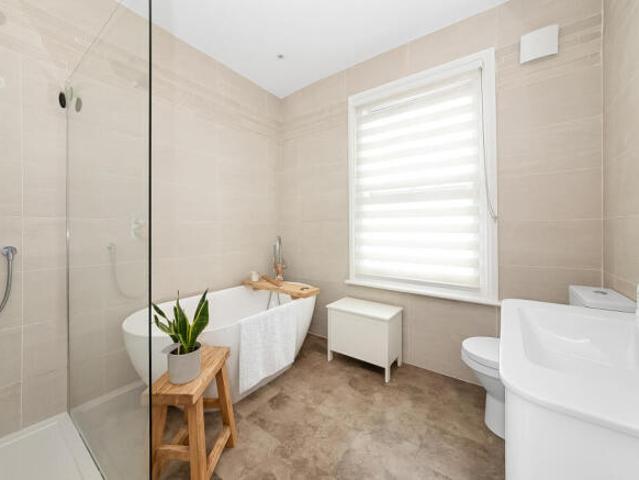 4 bedroom terraced house for sale in Earlshall Road, London, SE9