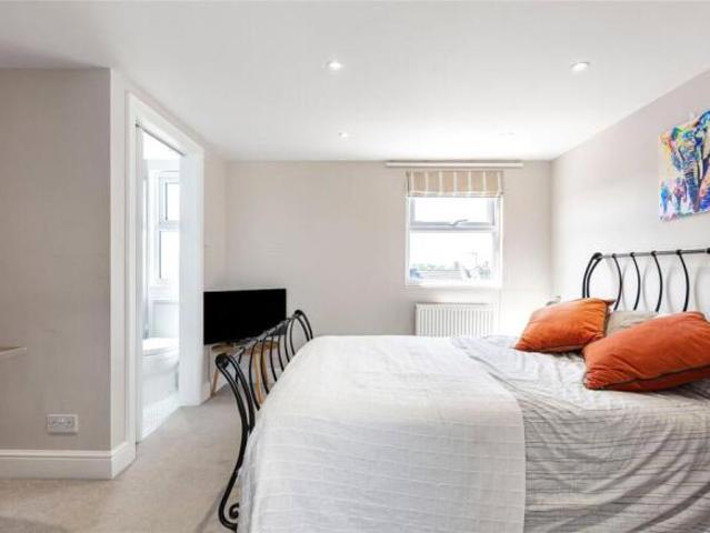 4 bedroom terraced house for sale in Eastwood Street, Furzedown, SW16