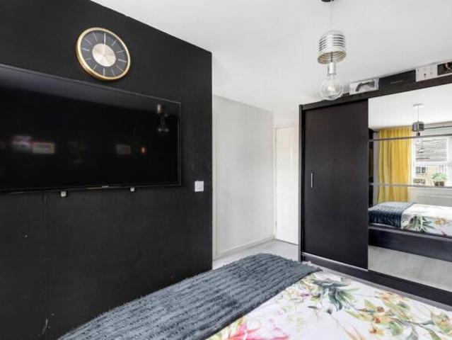 4 bedroom terraced house for sale in Edmonstone Crescent, Nottingham, NG5