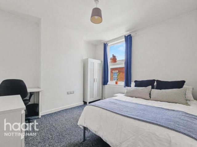 4 bedroom terraced house for sale in Foxhall Road, Nottingham, NG7