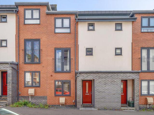 4 bedroom terraced house for sale in Fogarty Park Road, Kingswood, Bristol, Gloucestershire, BS15