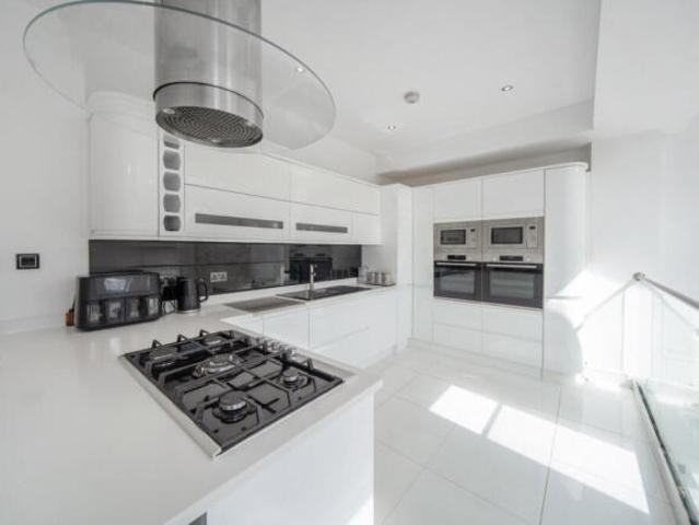 4 bedroom terraced house for sale in Fordel Road, London, SE6