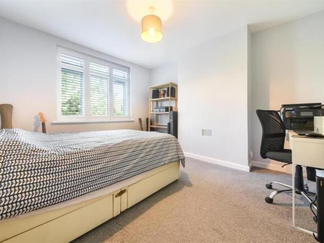 4 bedroom terraced house for sale in Fairway, Raynes Park, SW20
