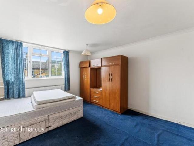 4 bedroom terraced house for sale in Falcon Grove, London, SW11