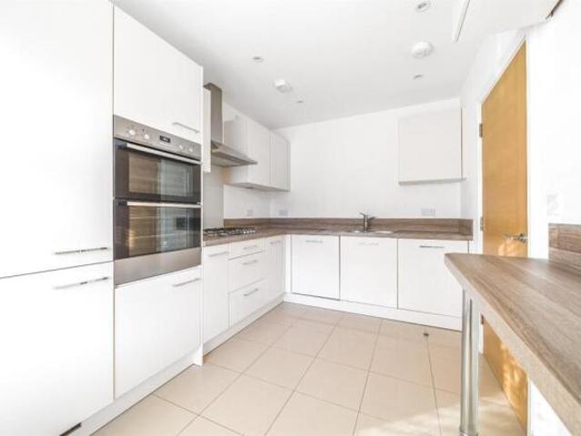 4 bedroom terraced house for sale in Faringdon Road, Earley, RG6