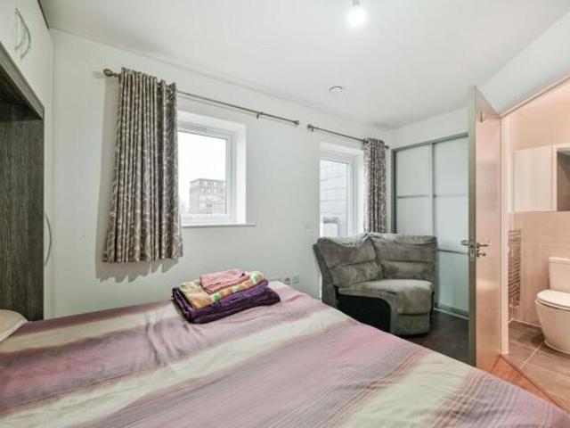 4 bedroom terraced house for sale in Finefield Walk, Slough, SL1