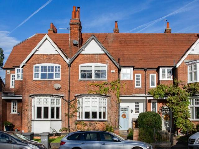 4 bedroom terraced house for sale in Knighton Road, Leicester, LE2