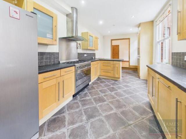 4 bedroom terraced house for sale in Knighton Road, Stoneygate, Leicester, LE2