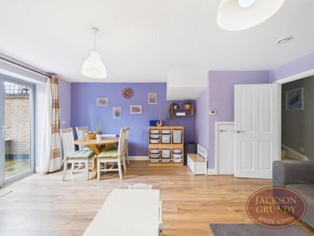 4 bedroom terraced house for sale in Knot Tiers Drive, Upton, NN5 4AY, NN5