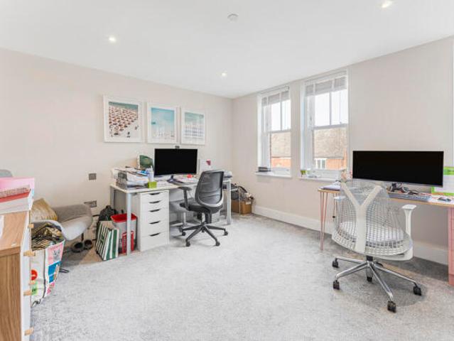 4 bedroom terraced house for sale in Kingsborough Place, Kingston upon Thames, KT2