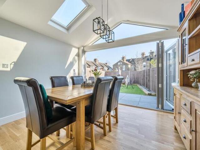 4 bedroom terraced house for sale in Kingsclere Place, Enfield, EN2