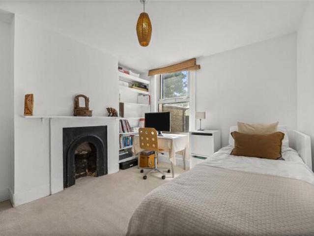 4 bedroom terraced house for sale in Howden Street, Peckham, London, SE15