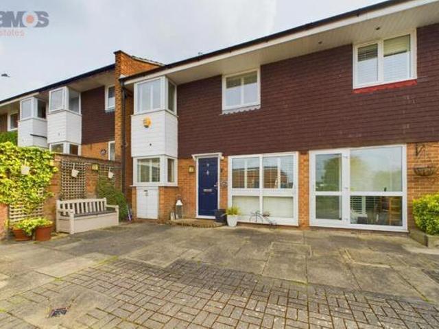 4 Bedroom Terraced House For Sale In Havering atte bower