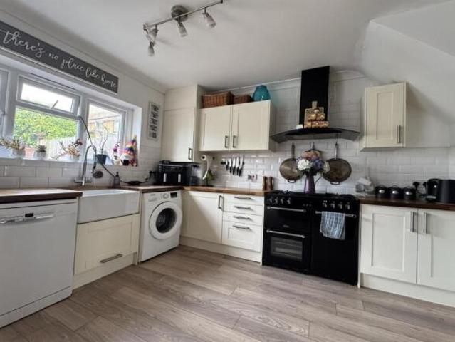 4 bedroom terraced house for sale in Hamstel Road, SS2