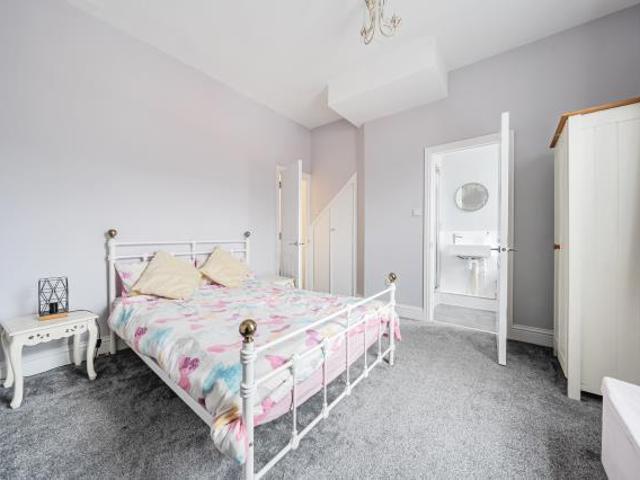4 bedroom terraced house for sale in Hythe Road, Swindon, SN1