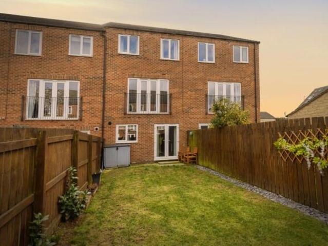 4 bedroom town house for sale in Hyde Way, WAKEFIELD, West Yorkshire, WF3