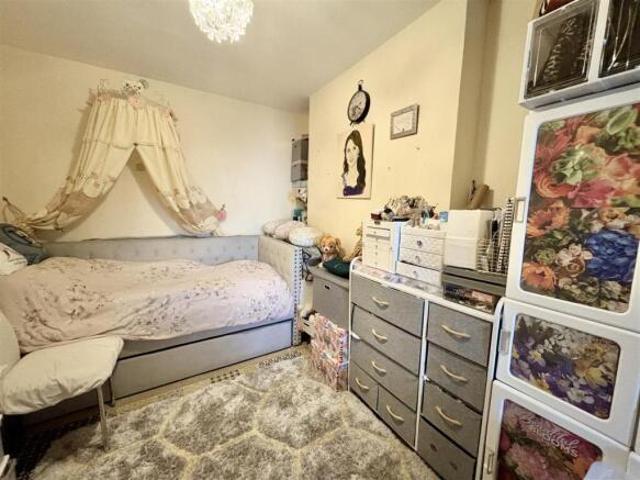 4 bedroom terraced house for sale in Hyde Road, Eastbourne, BN21