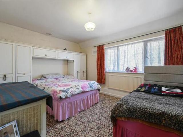 3 bedroom terraced house for sale in Old Oak Common Lane, Acton, W3
