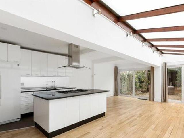 4 Bedroom Terraced House For Sale In London