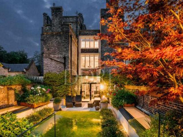 4 Bedroom Terraced House For Sale In London