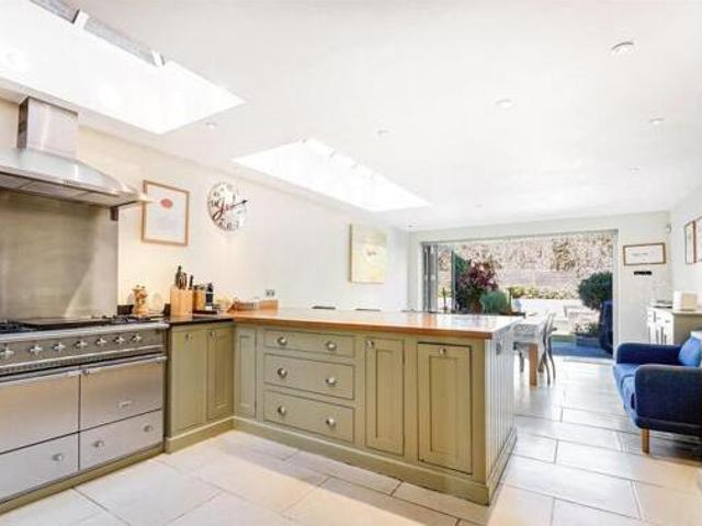 4 Bedroom Terraced House For Sale In London