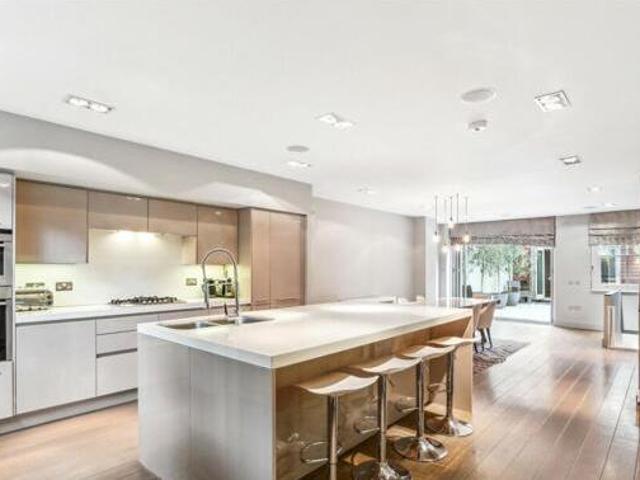 4 Bedroom Terraced House For Sale In London