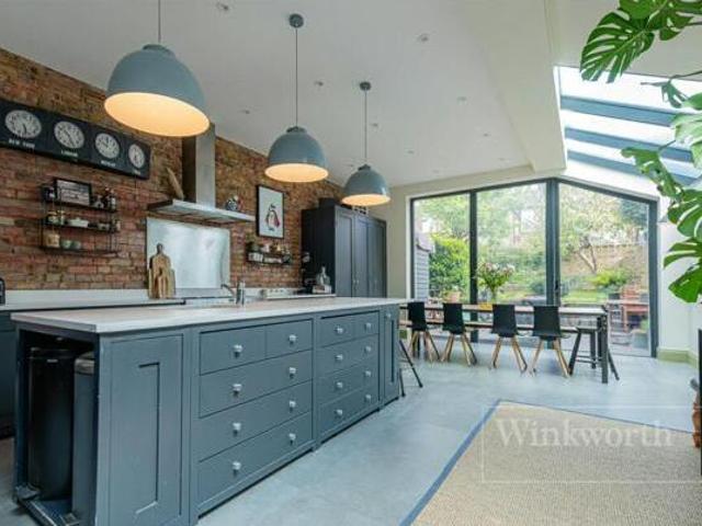 4 Bedroom Terraced House For Sale In London