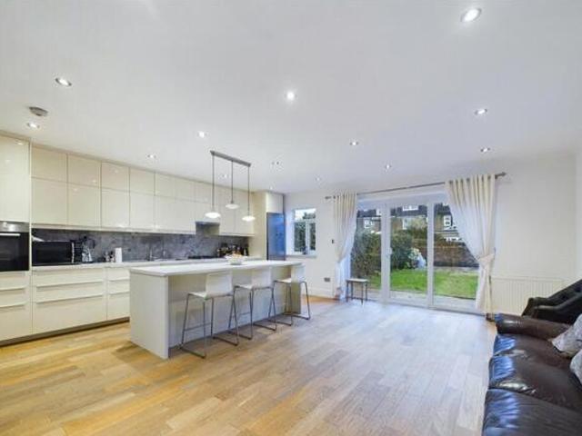 4 Bedroom Terraced House For Sale In London