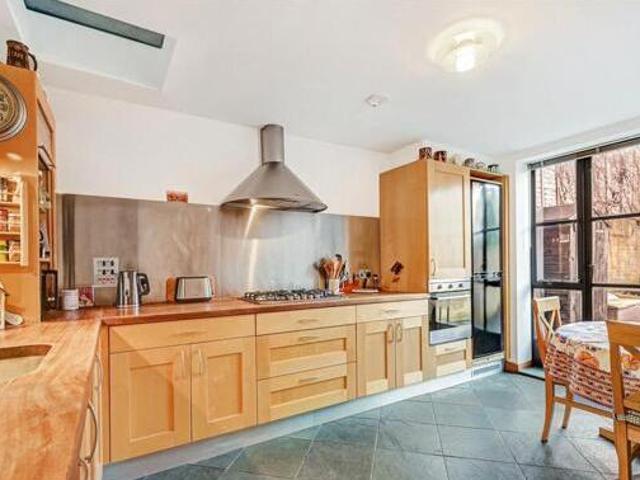 4 Bedroom Terraced House For Sale In London