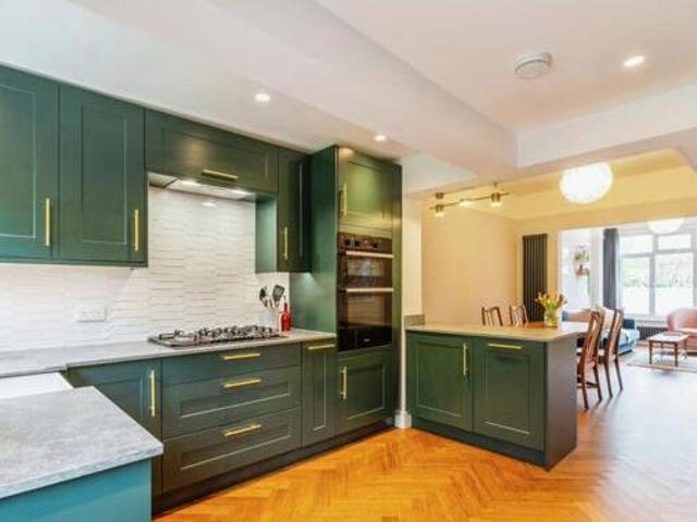 4 Bedroom Terraced House For Sale In London