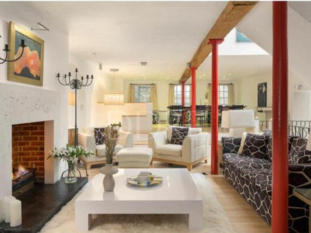 4 Bedroom Terraced House For Sale In London