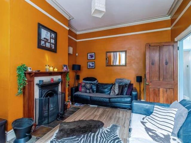 4 bedroom terraced house for sale in Loscoe Road, Nottingham, NG5