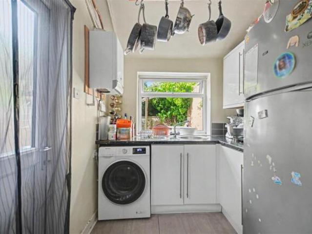 4 bedroom terraced house for sale in Loscoe Road, Nottingham, NG5